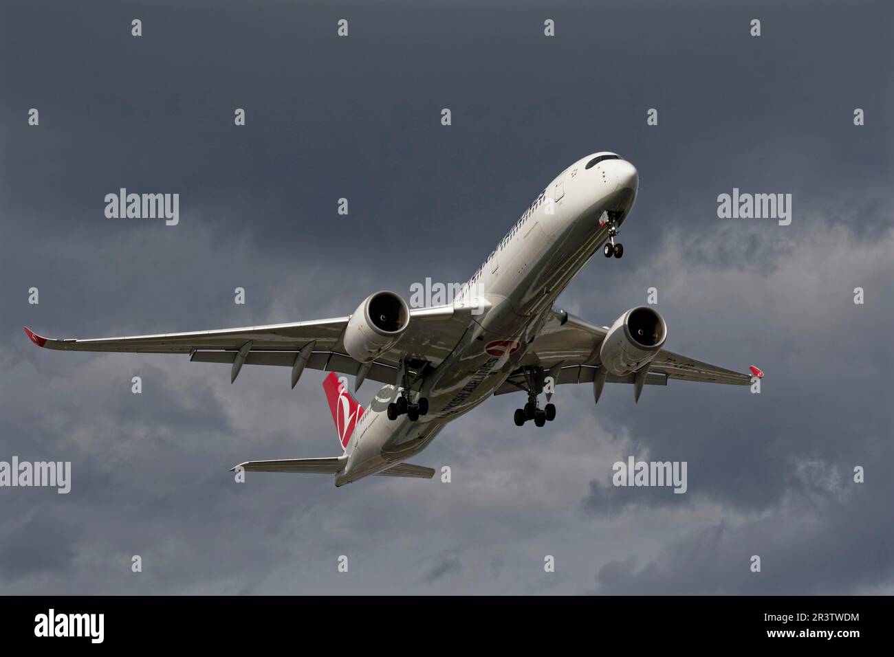 Aircraft on landing approach, Montreal, Province of Quebec, Canada ...
