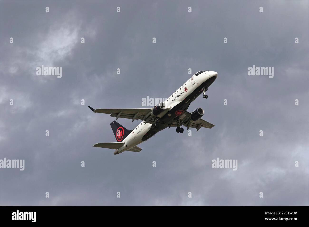 Aircraft on landing approach, Montreal, Province of Quebec, Canada ...