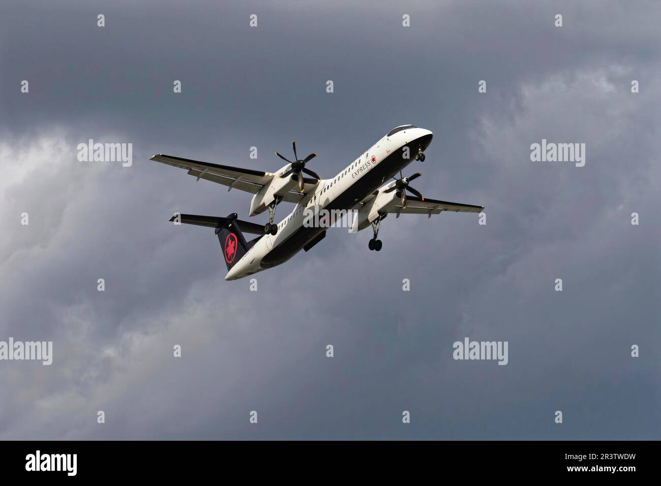 Aircraft on landing approach, Montreal, Province of Quebec, Canada ...