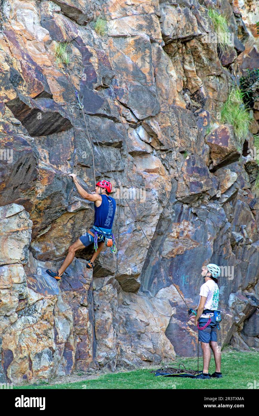 Rock climbing on the Kangaroo Point cliffs in Brisbane Stock Photo - Alamy