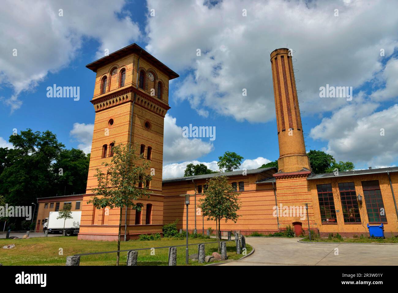 Supply building, Karl-Bonhoeffer-Nervenklinik, Oranienburger Strasse ...
