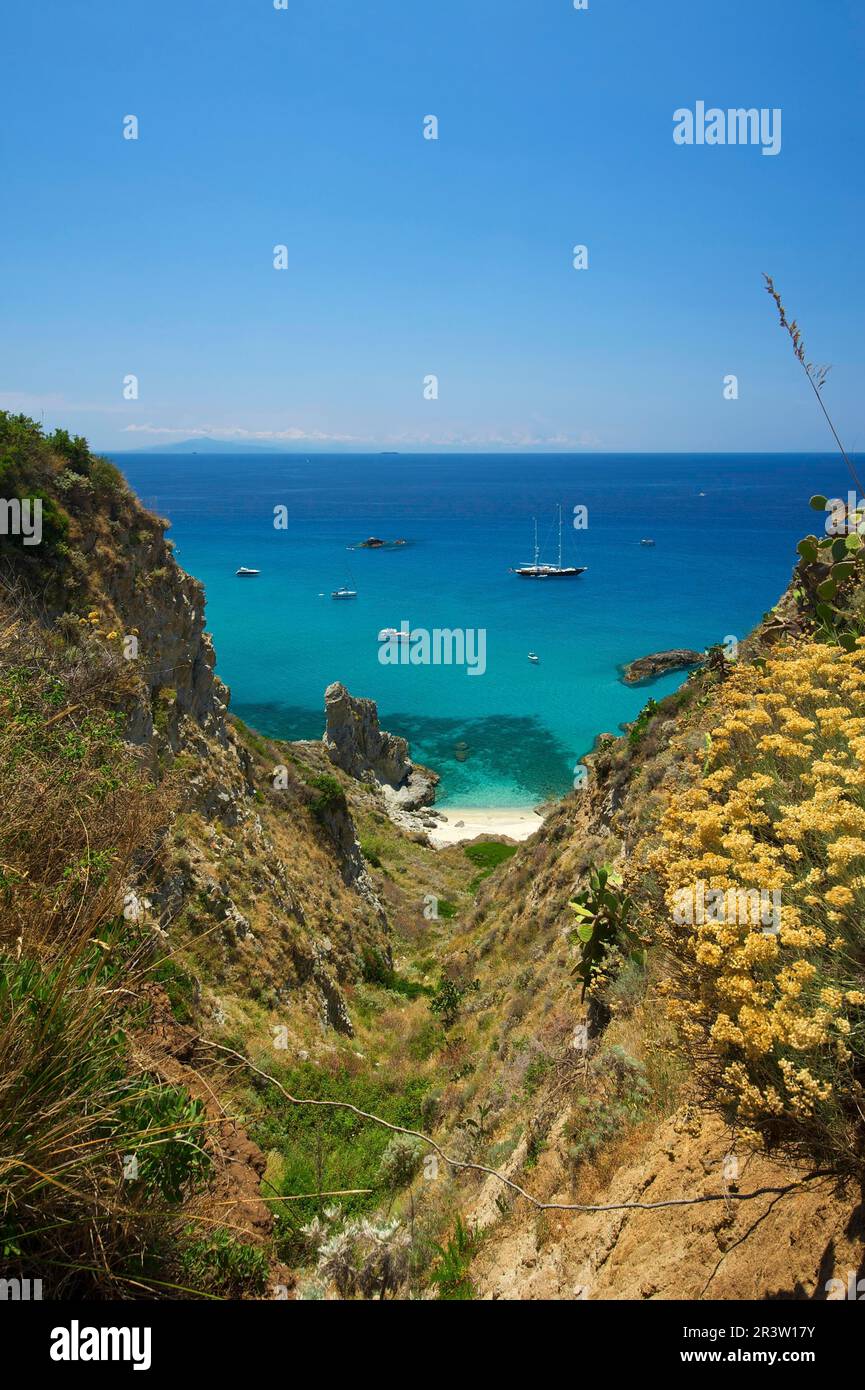 Rocky coast capo vaticano hi-res stock photography and images - Alamy