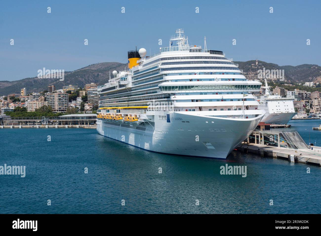 Crucero en el mundo hi-res stock photography and images - Alamy