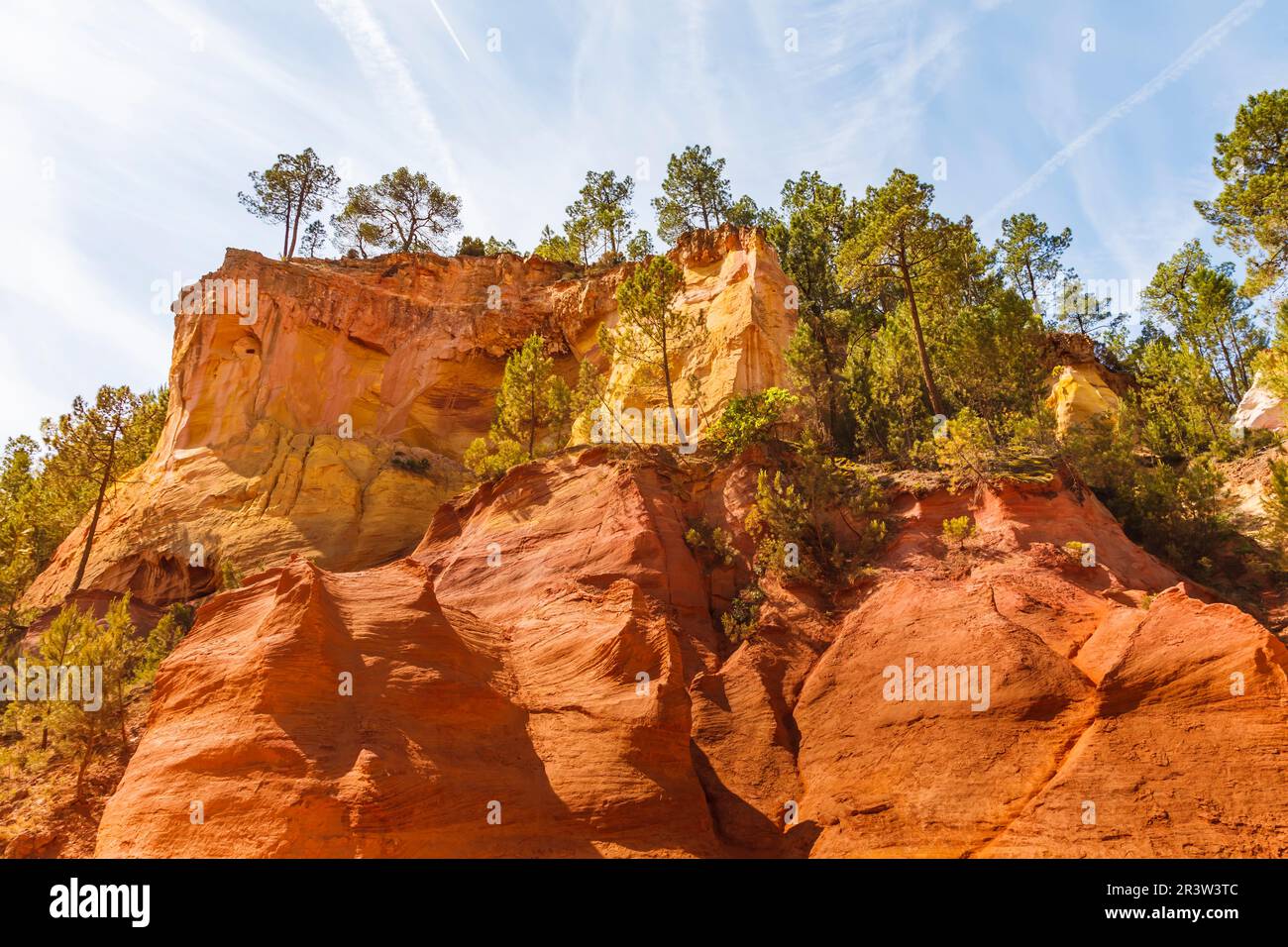 Les Sentiers des Ocres, the ochre rocks of Roussillon, Provence, South ...
