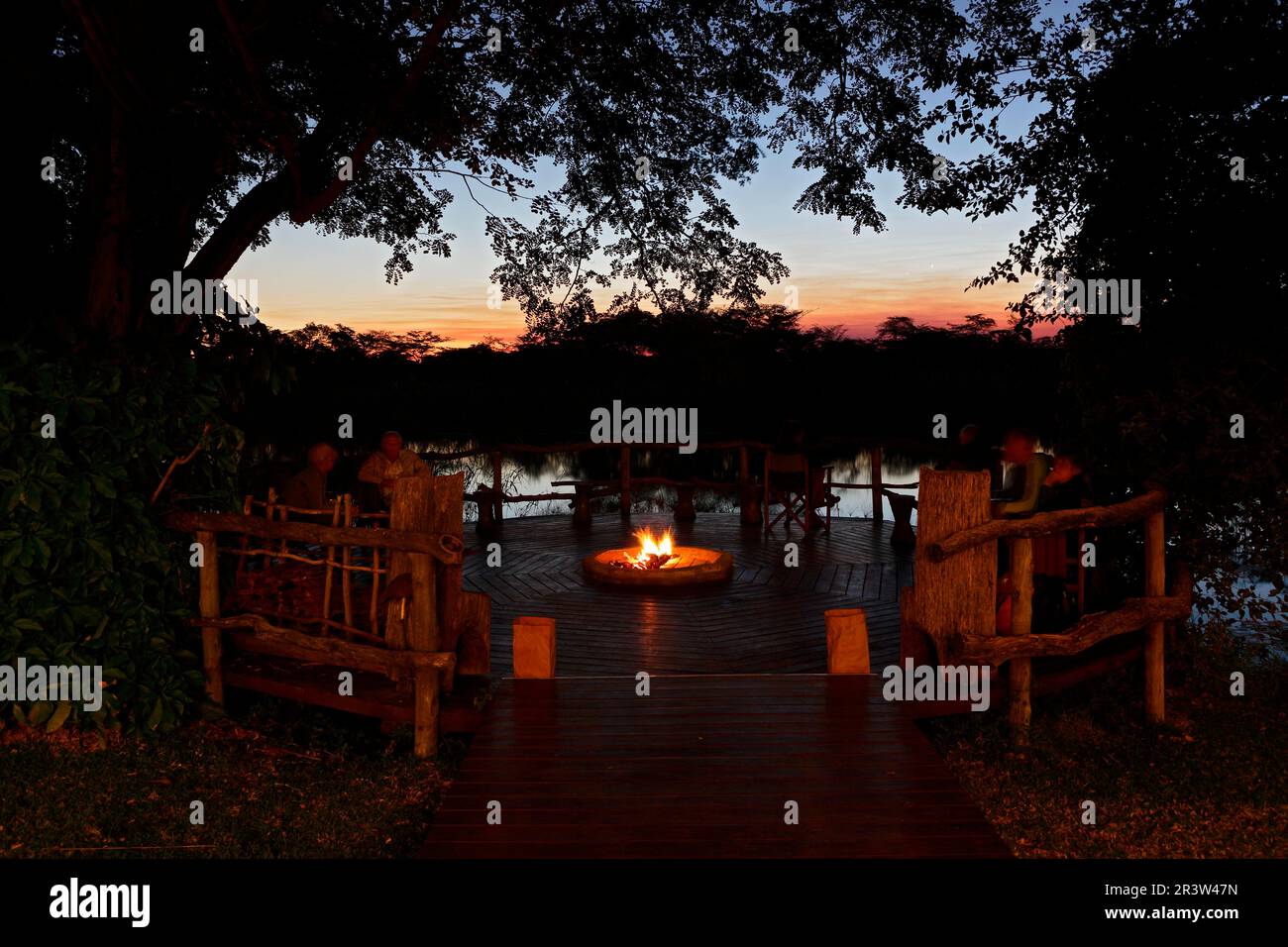 Campfire by the river hi-res stock photography and images - Alamy