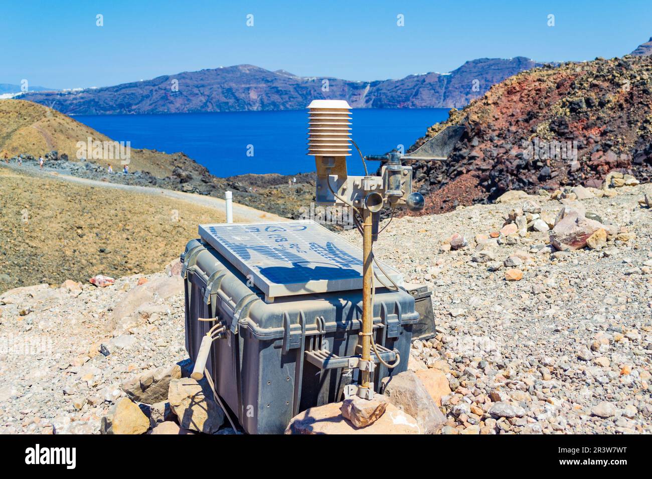 Seismic and GPS station detecting volcanic activity at Nea Kameni ...