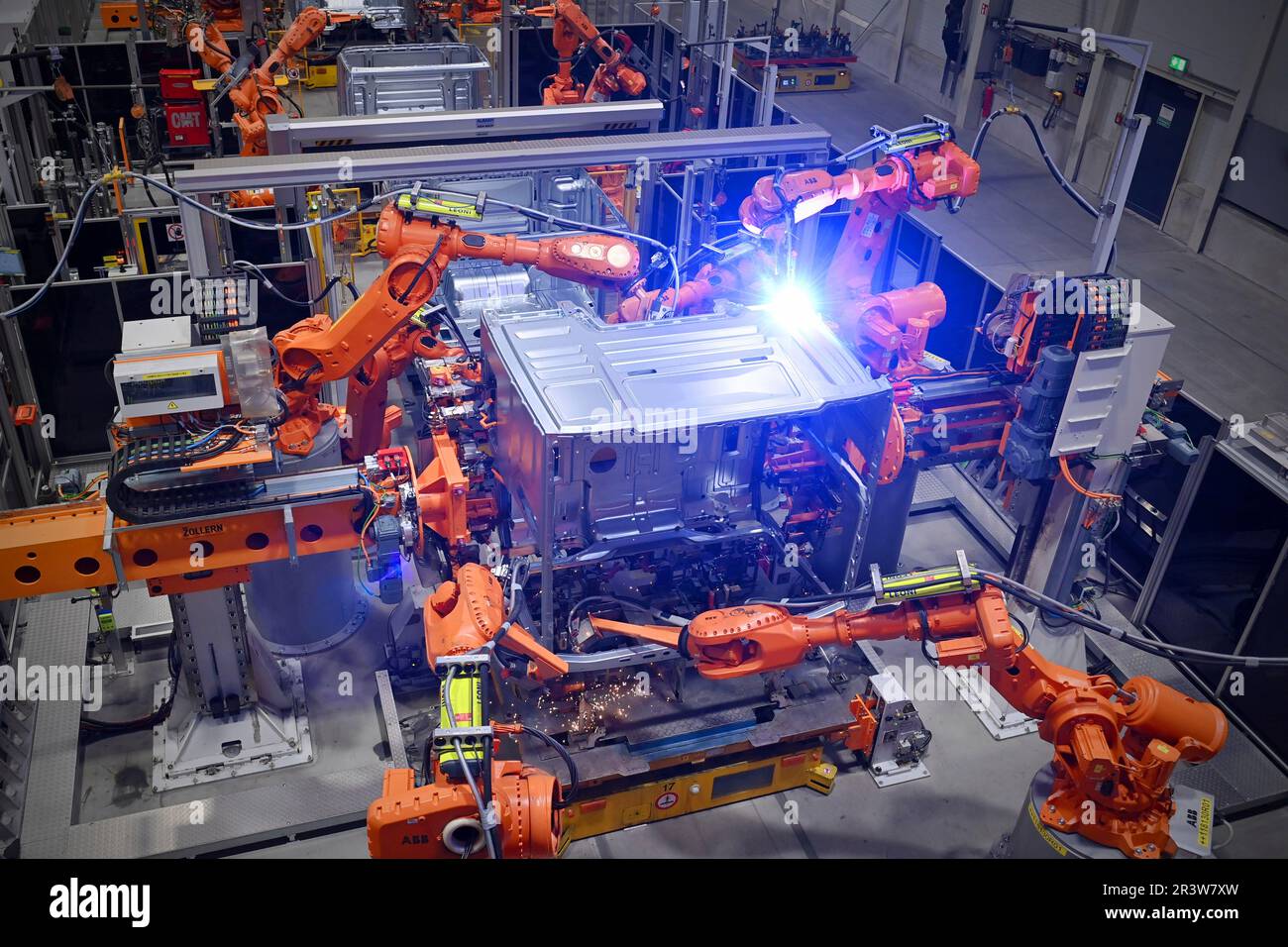 War robots 2023 hi-res stock photography and images - Alamy