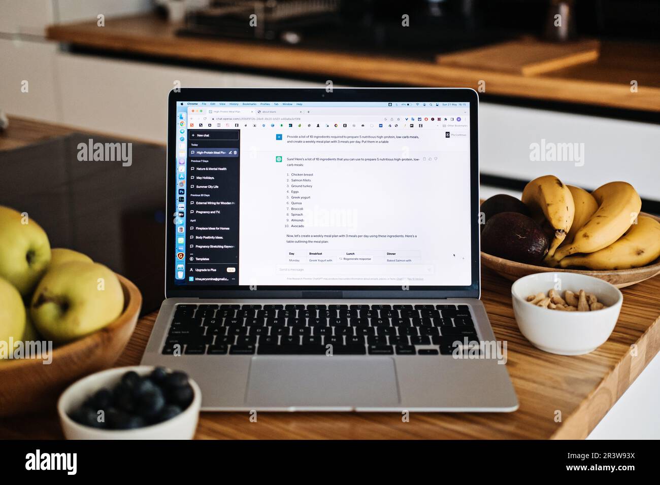 How to Create a Healthy Meal Plan Using ChatGPT. Screen with ChatGPT AI ...