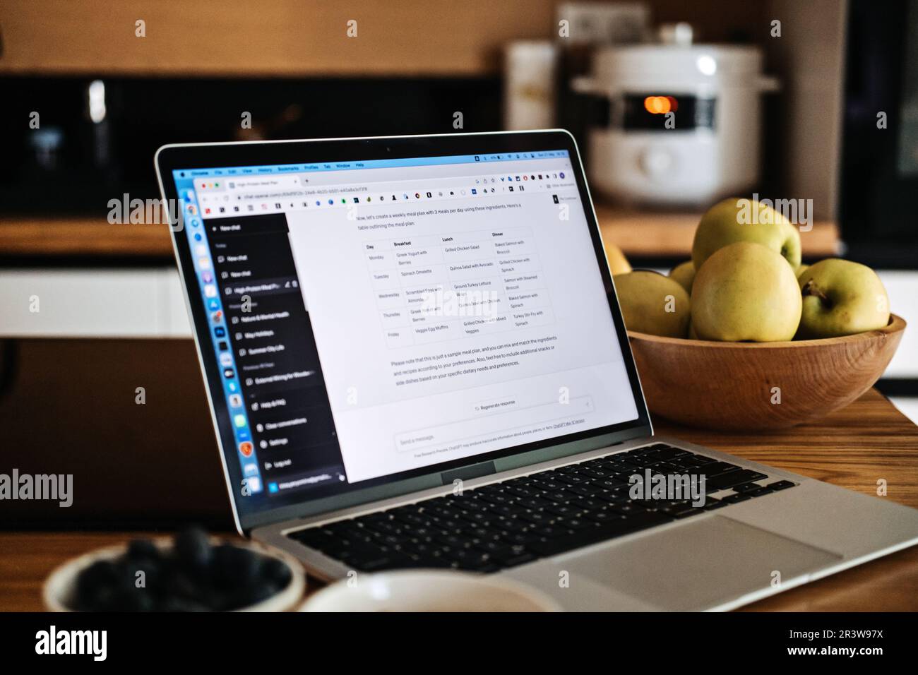 How to Create a Healthy Meal Plan Using ChatGPT. Screen with ChatGPT AI ...
