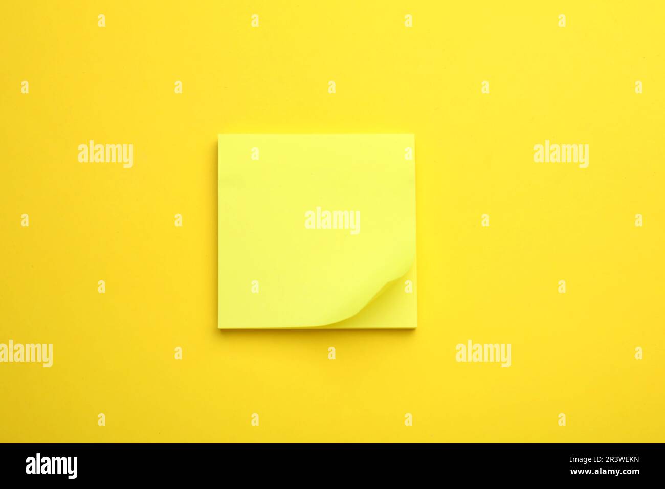 Paper note on yellow background, top view Stock Photo - Alamy