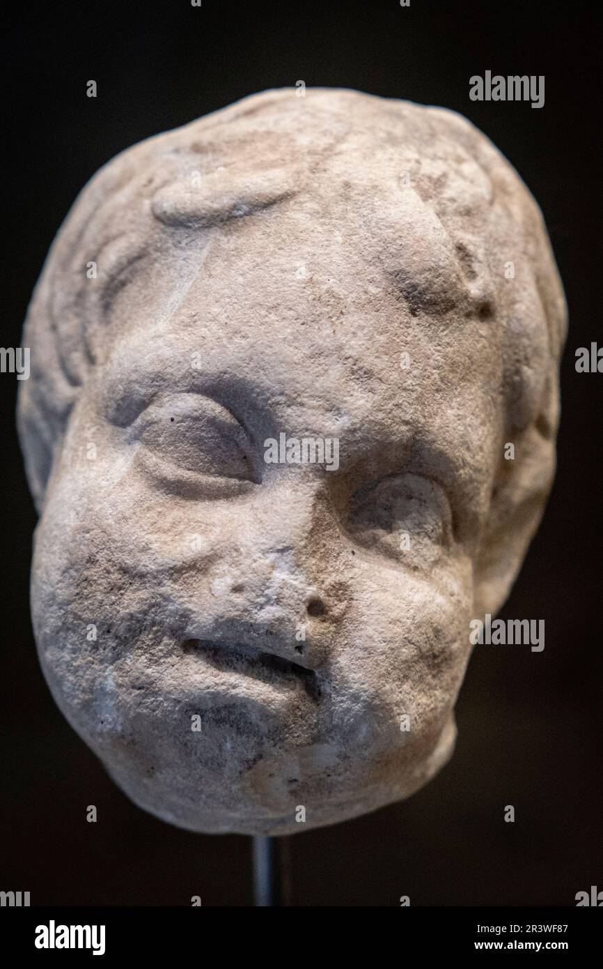 Sculpted face hi-res stock photography and images - Alamy