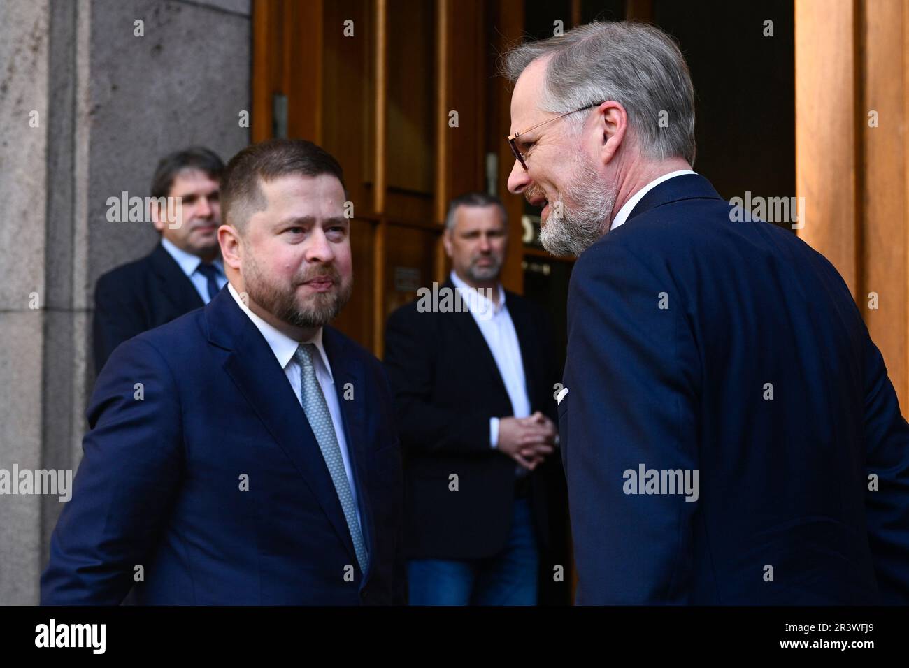 Inflation fight hi-res stock photography and images - Alamy