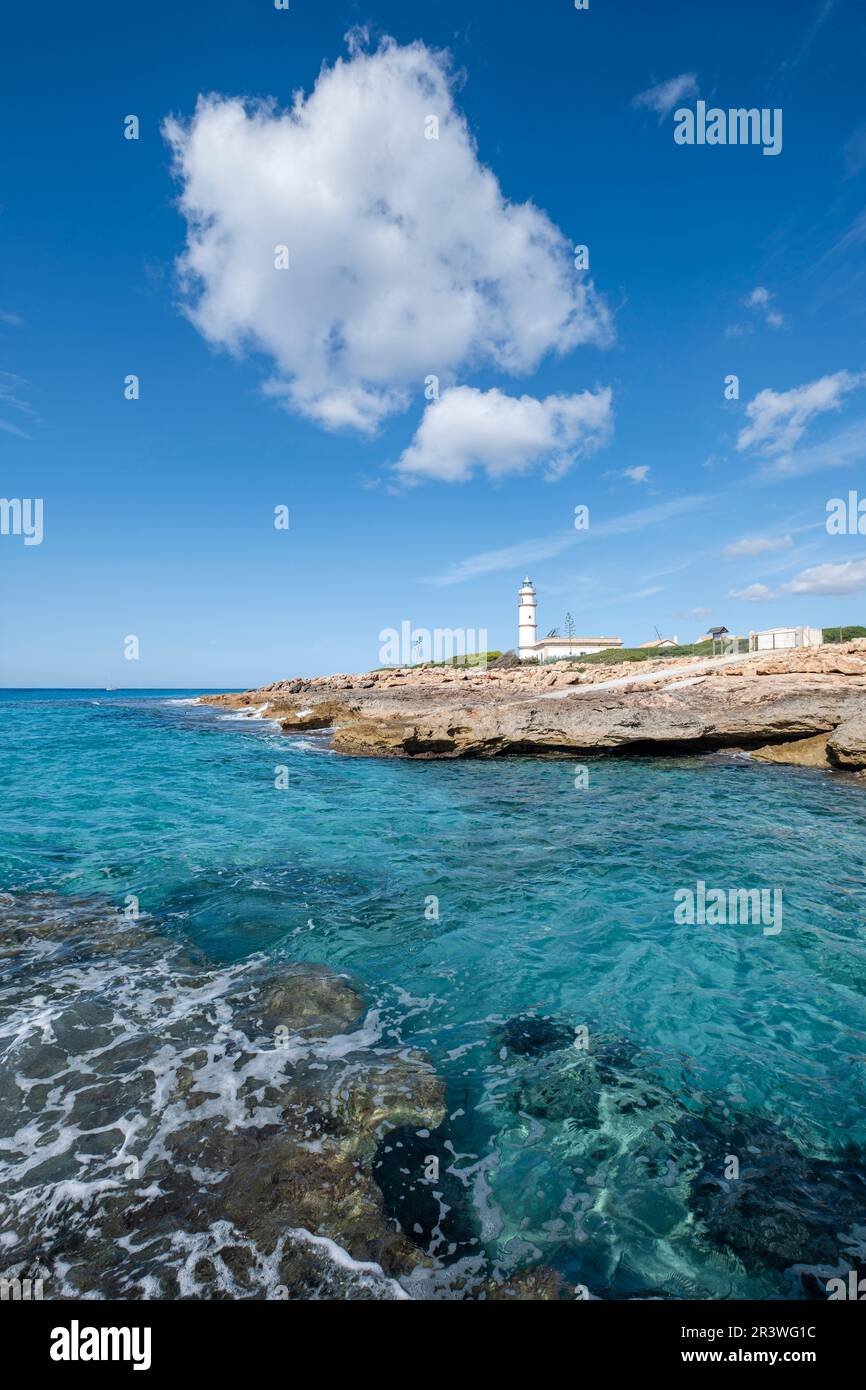 Lighthouse in sea warning hi-res stock photography and images - Alamy