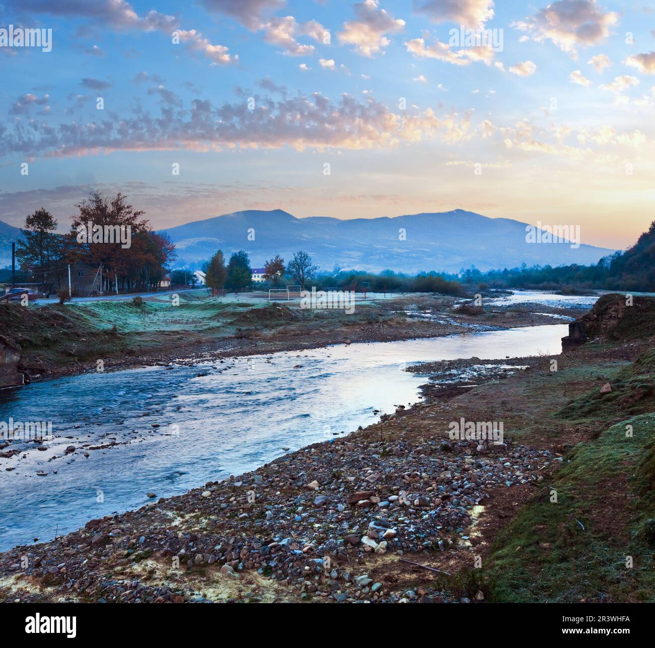 Beautiful autumn morning river hi-res stock photography and images - Alamy