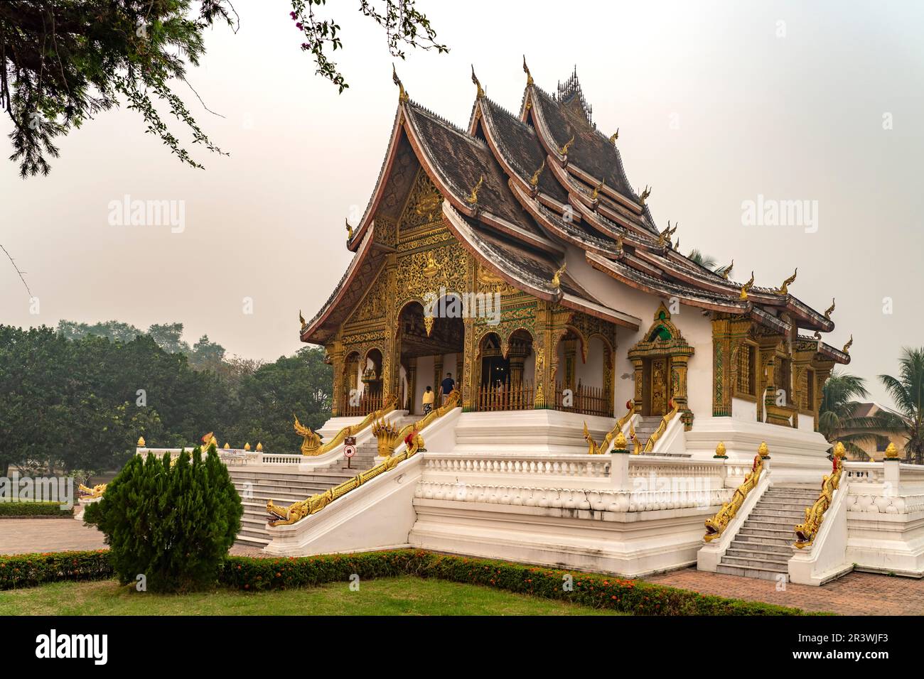 Der Buddhistische Tempel Haw Pha Bang des Königspalast Luang Prabang ...