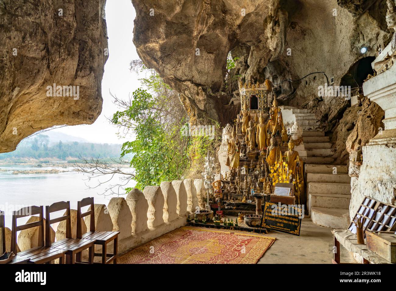 Buddha Statuen in den Pak Ou Höhlen bei Luang Prabang, Laos, Asien ...