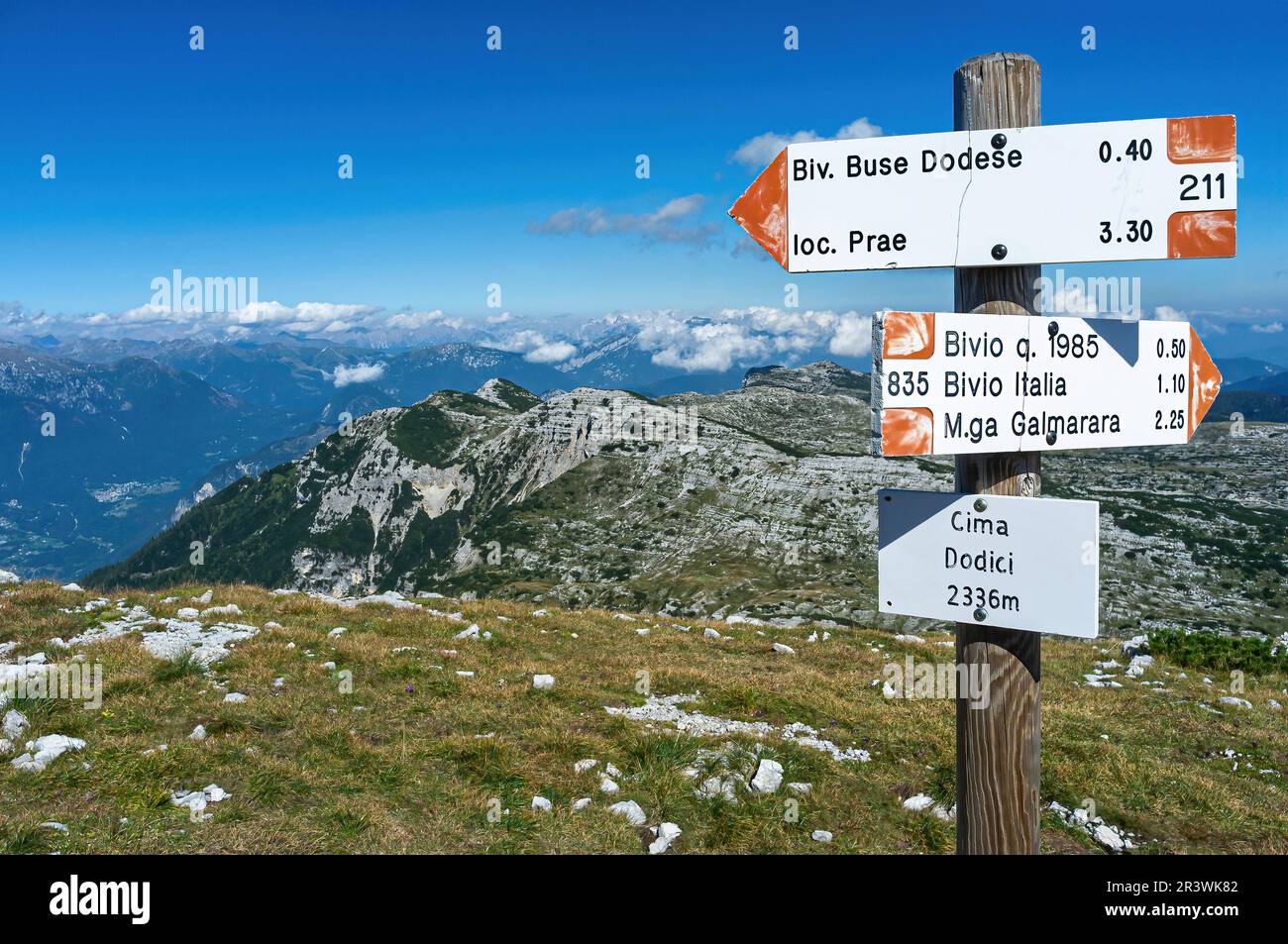 9 september 2020, Asiago, Italy: Indicative signs for hikers at Cima ...