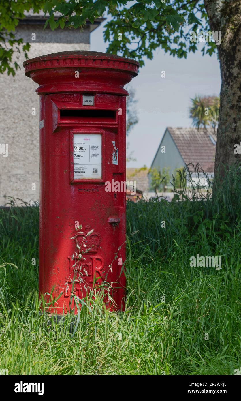 Royal mailbox hi-res stock photography and images - Alamy