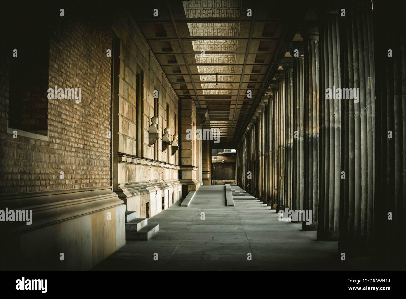 Pillar halls hi-res stock photography and images - Alamy