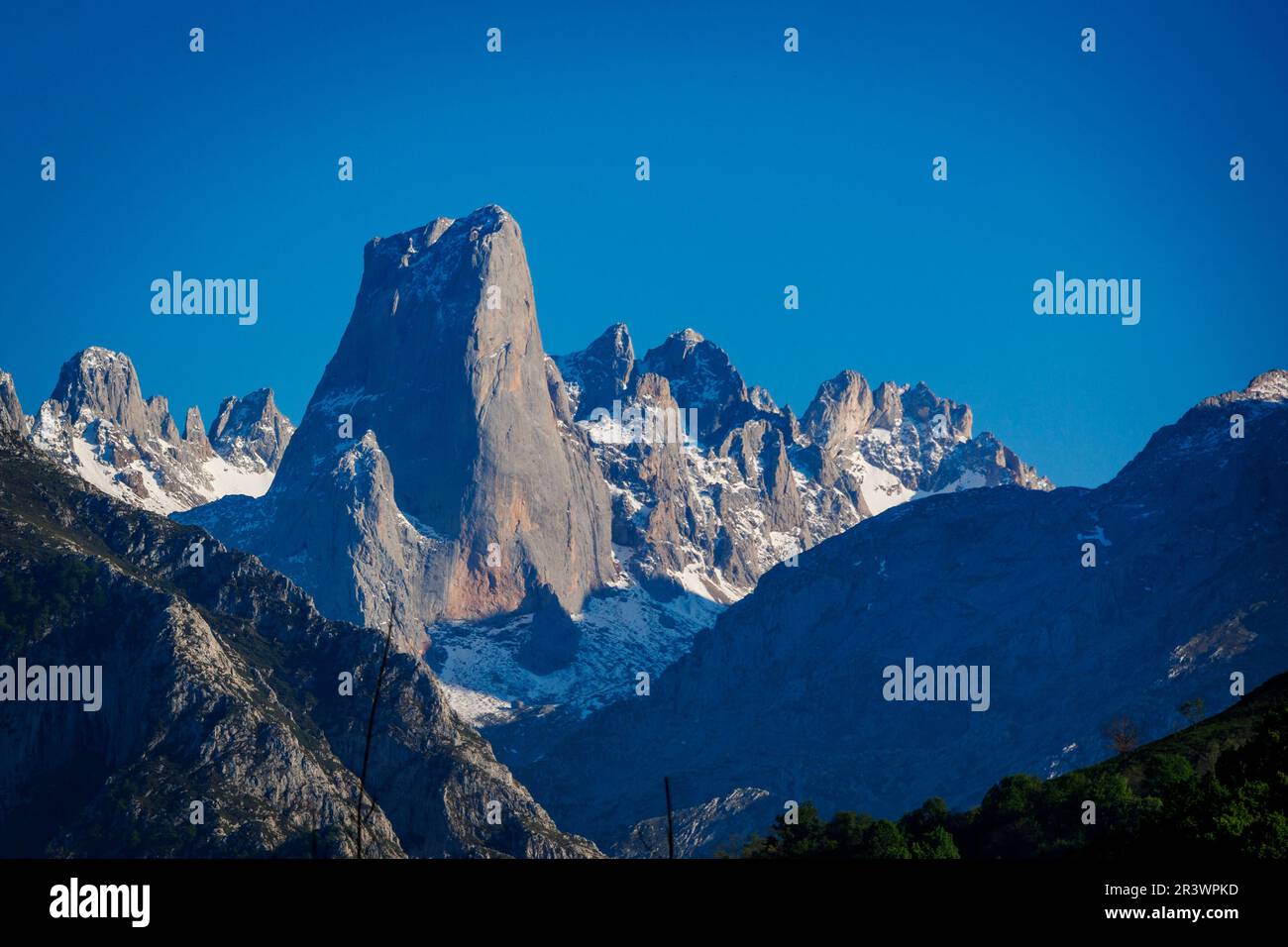 Naranjo de bulnes hi-res stock photography and images - Alamy