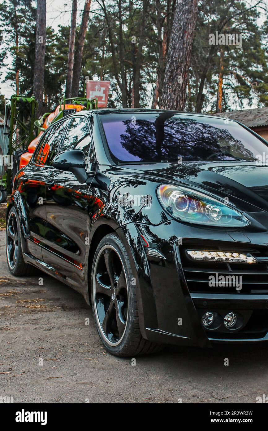 Porsche cayenne red interior hi-res stock photography and images - Alamy