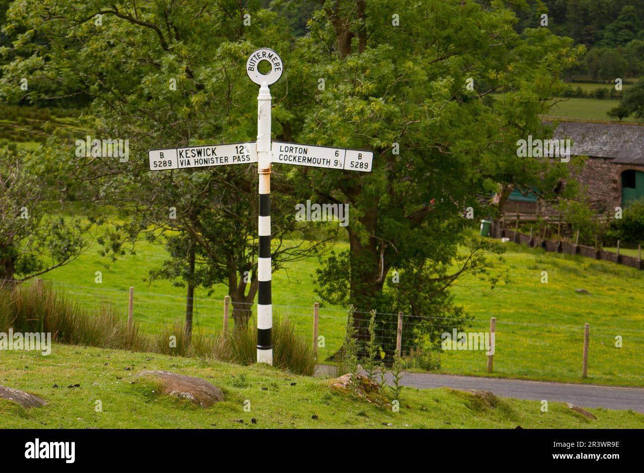 Traditional roadsign in the Lake District Stock Photo - Alamy