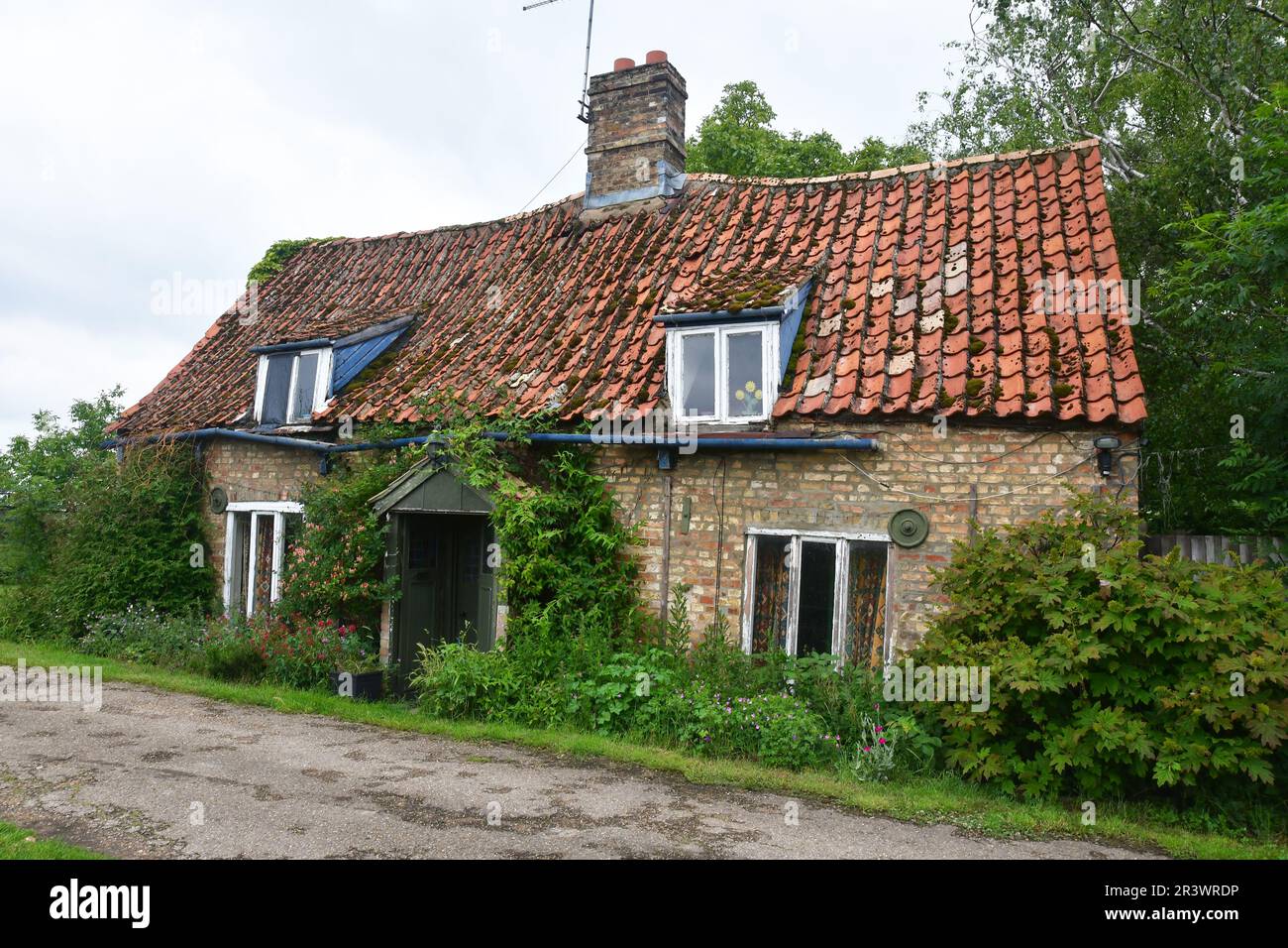 Ramshackle house hi-res stock photography and images - Alamy