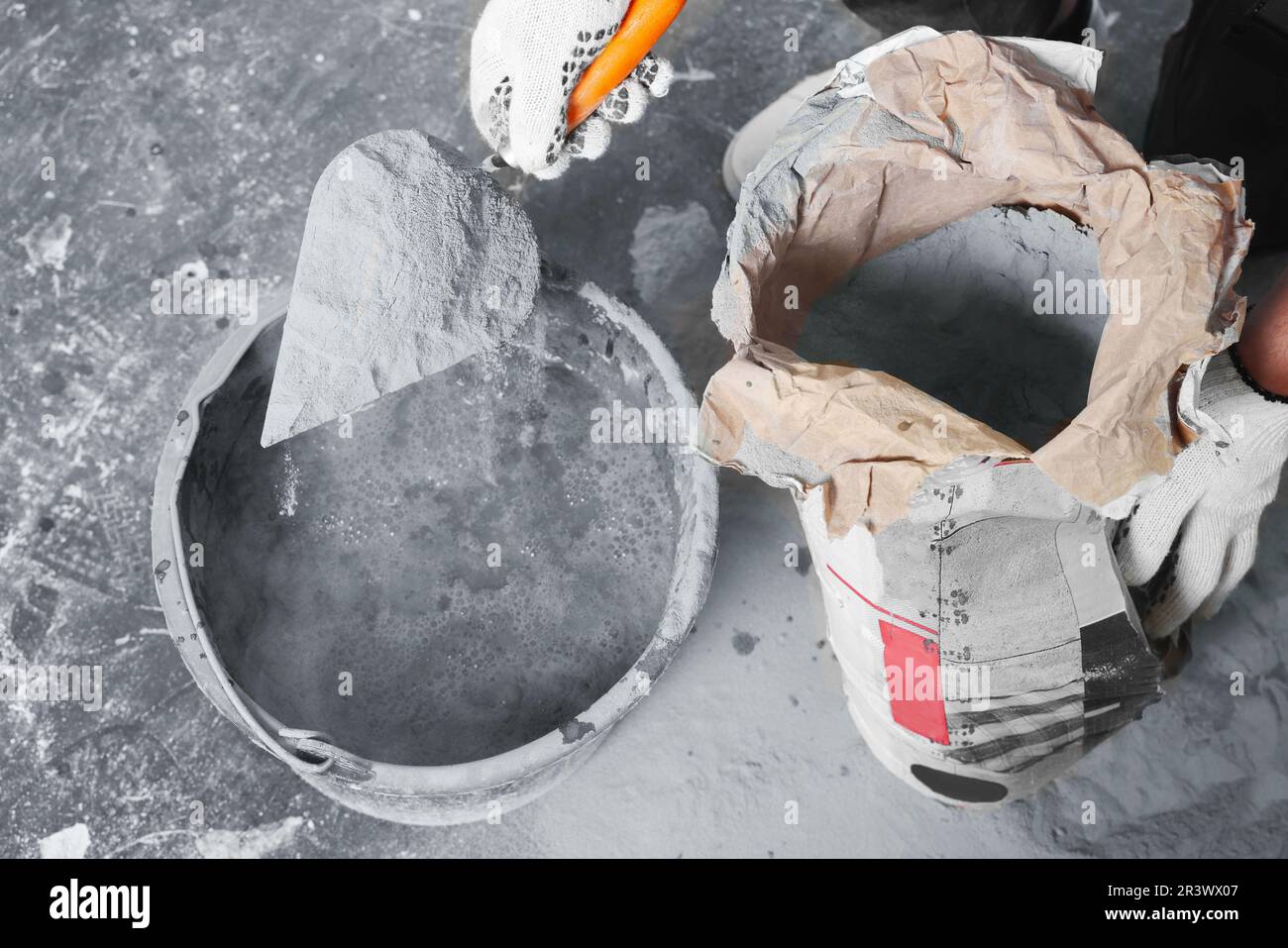 Mixing liquid plaster in hi-res stock photography and images - Alamy