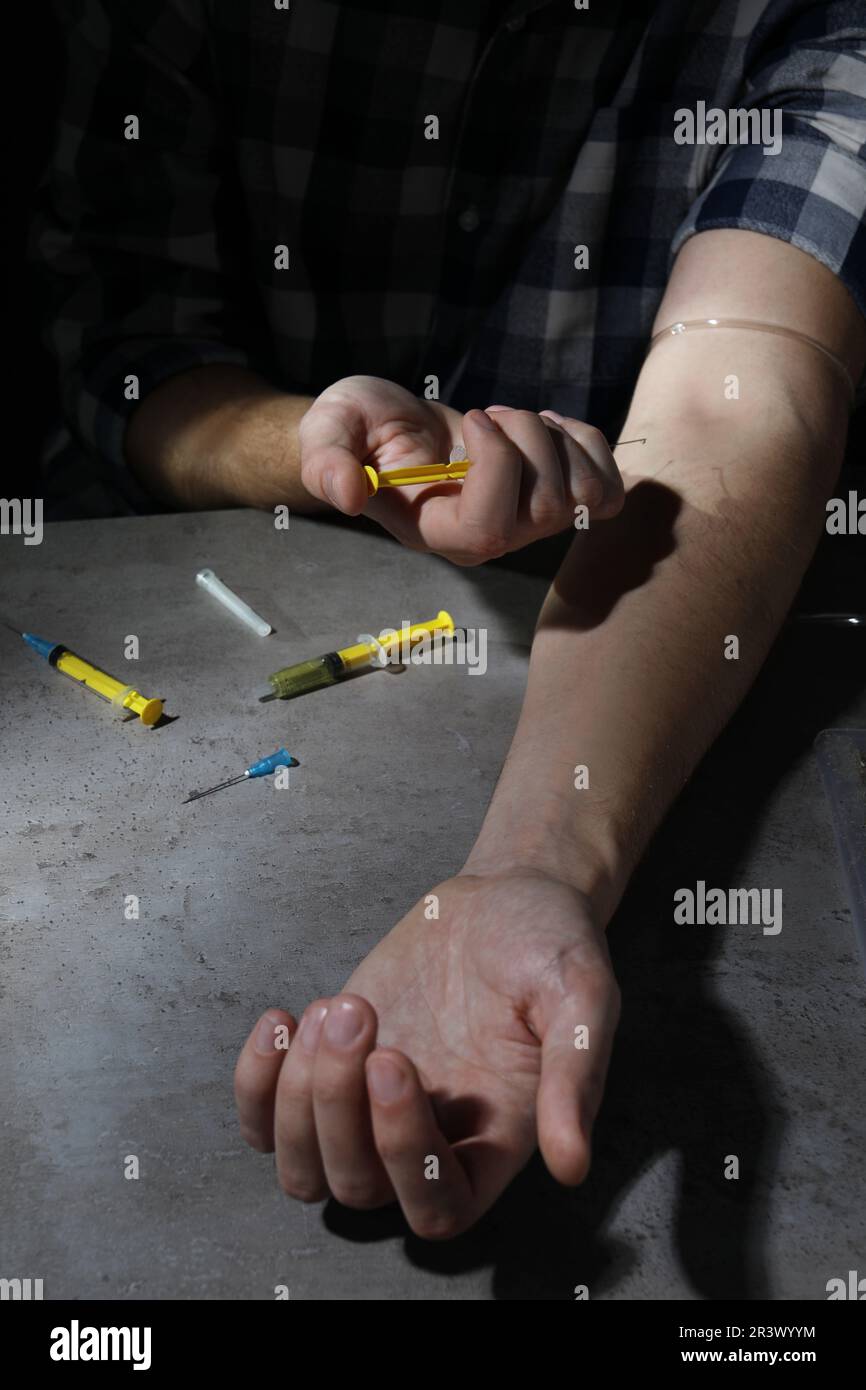 Taking drugs hi-res stock photography and images - Alamy