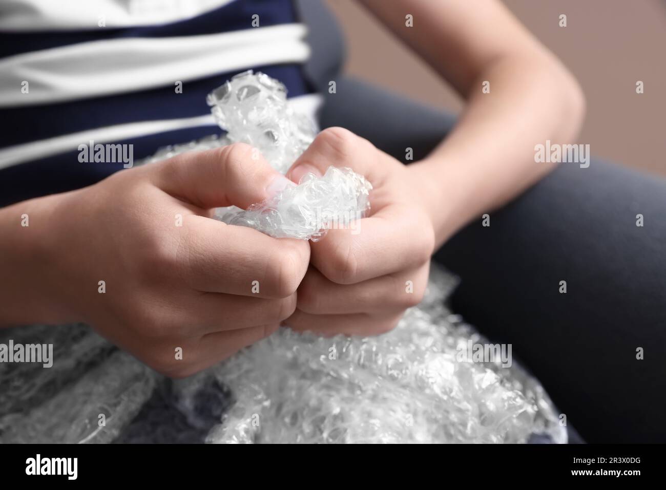Bubble wrap popping hi-res stock photography and images - Alamy