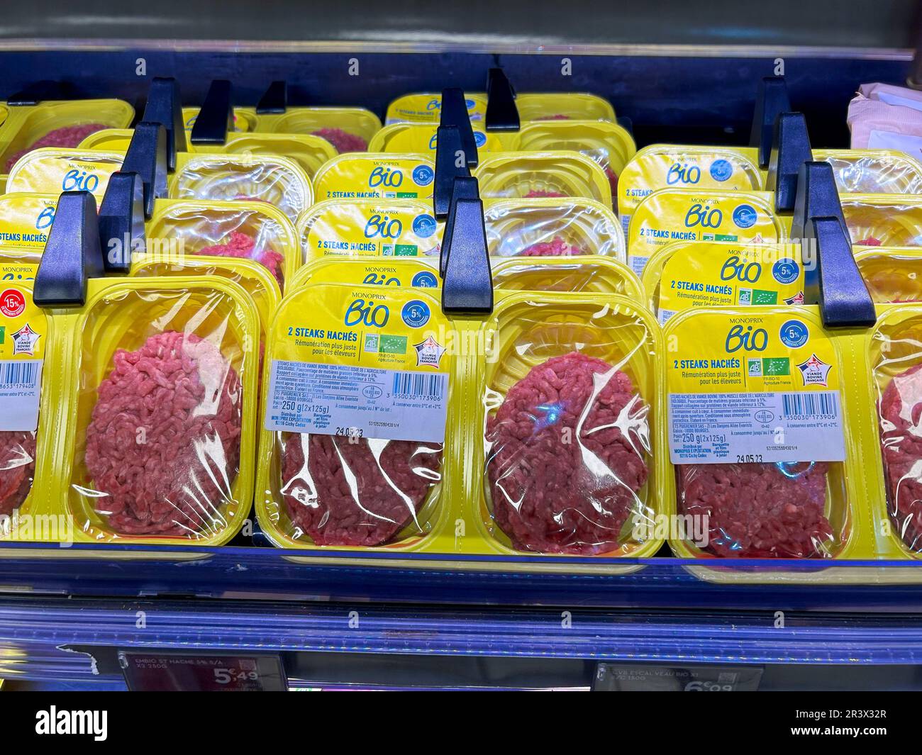 Paris supermarket meat hi-res stock photography and images - Alamy