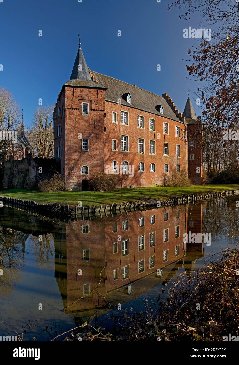 Elsum moated castle, Wassenberg, Lower Rhine, North Rhine-Westphalia ...