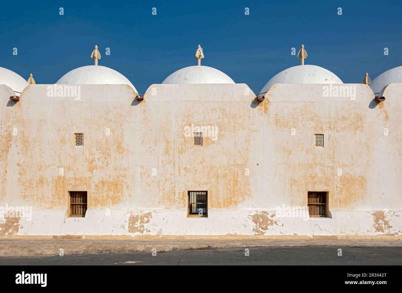 White-washed wall and Dome roof, Al Qubaib Mosque, Doha, Qatar Stock ...