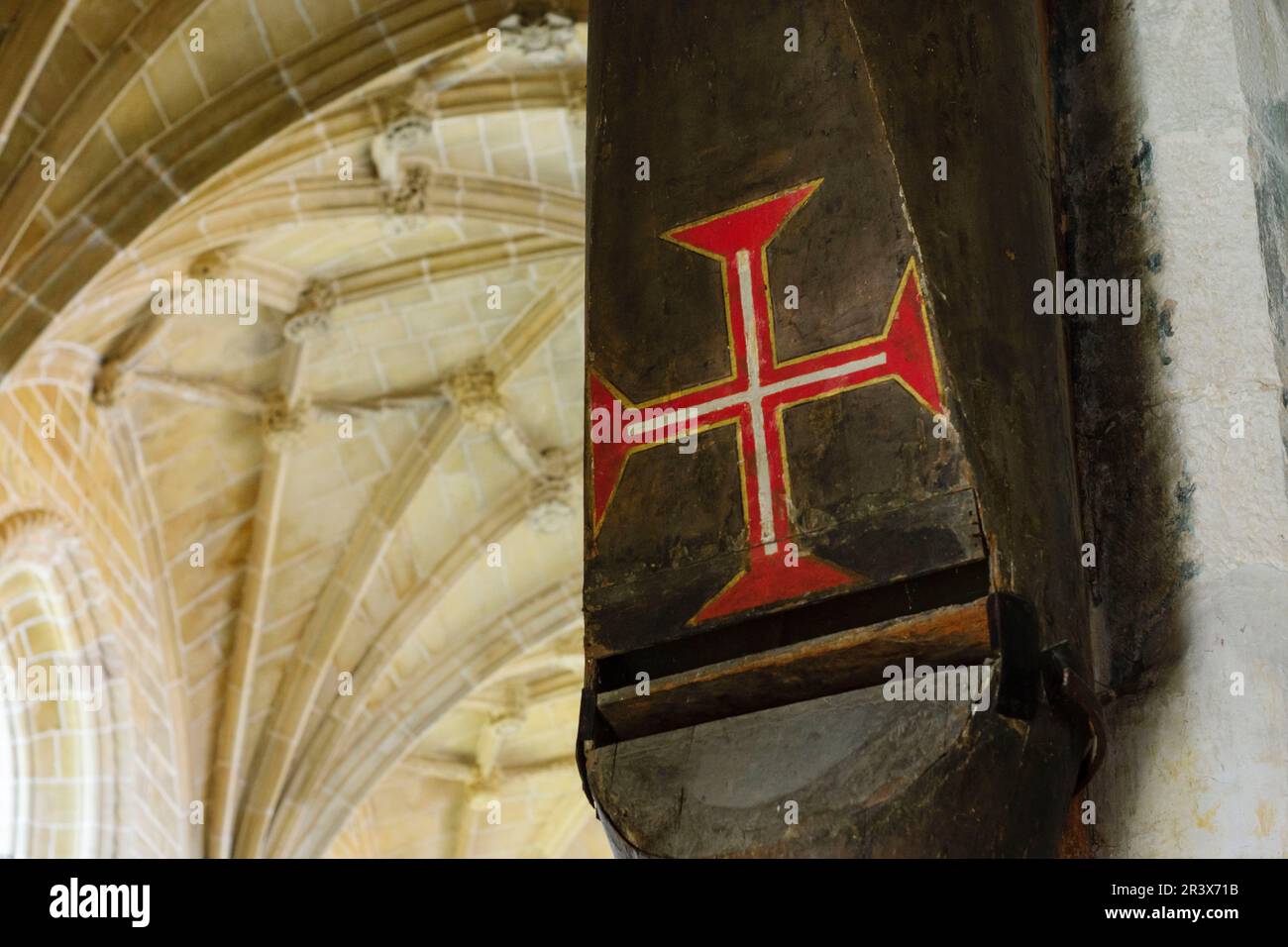 cruz templaria,la Charola, siglo XII, antiguo oratorio romanico de los ...