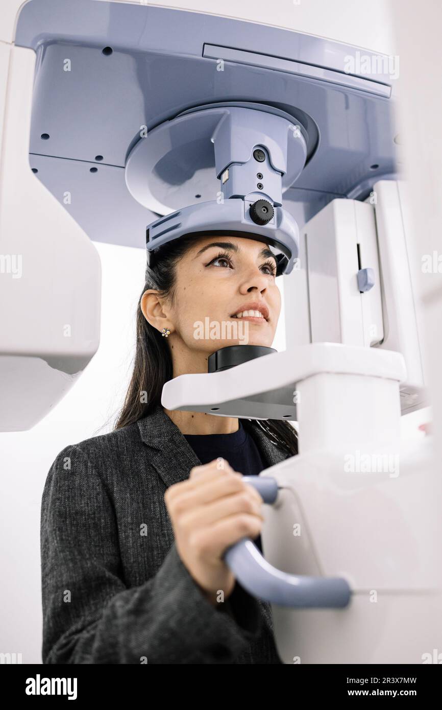 Woman sitting at an x-ray machine in a dentist's office Stock Photo - Alamy