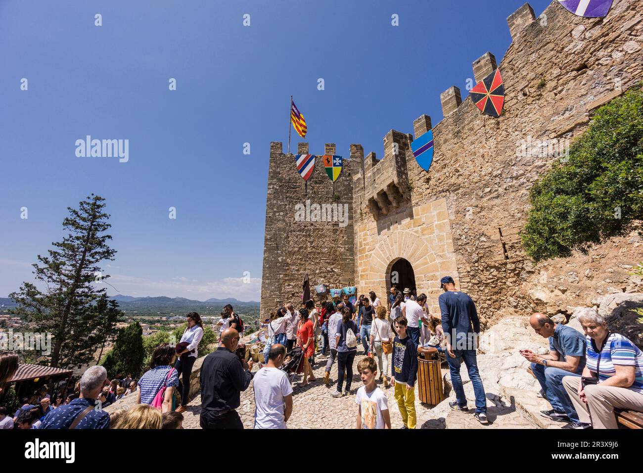 Edificio comercial medieval hi-res stock photography and images - Alamy