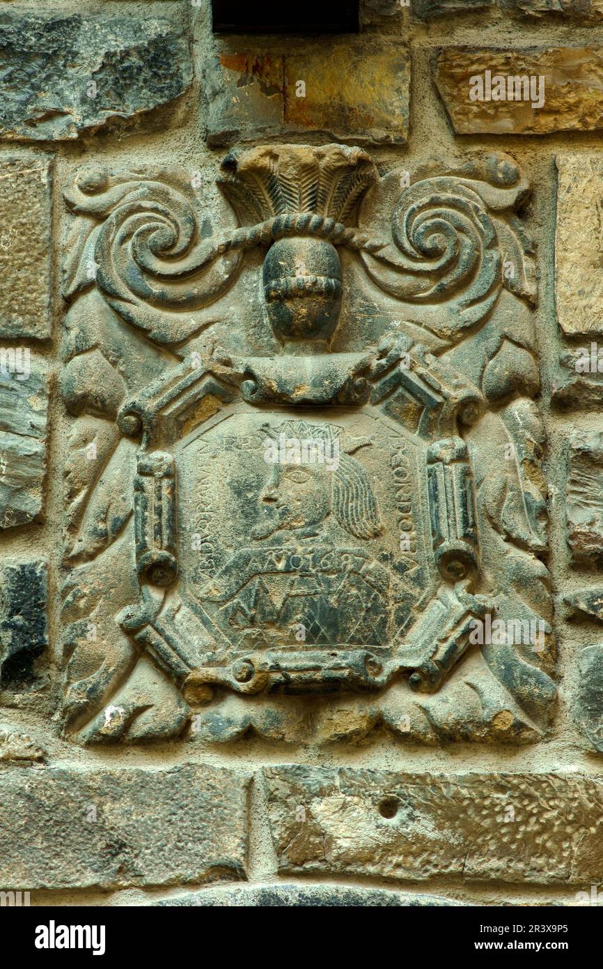 Escudo nobiliario.Isaba.Valle del Roncal. Gran recorrido 11.Cordillera ...