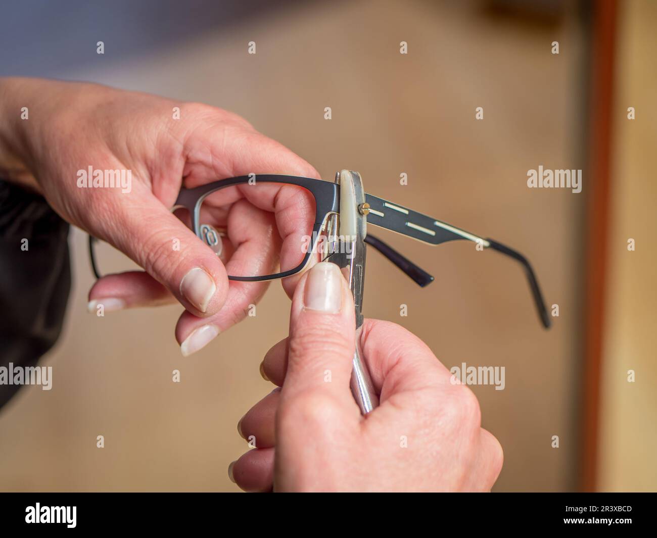 Adjusting telescope hi-res stock photography and images - Alamy