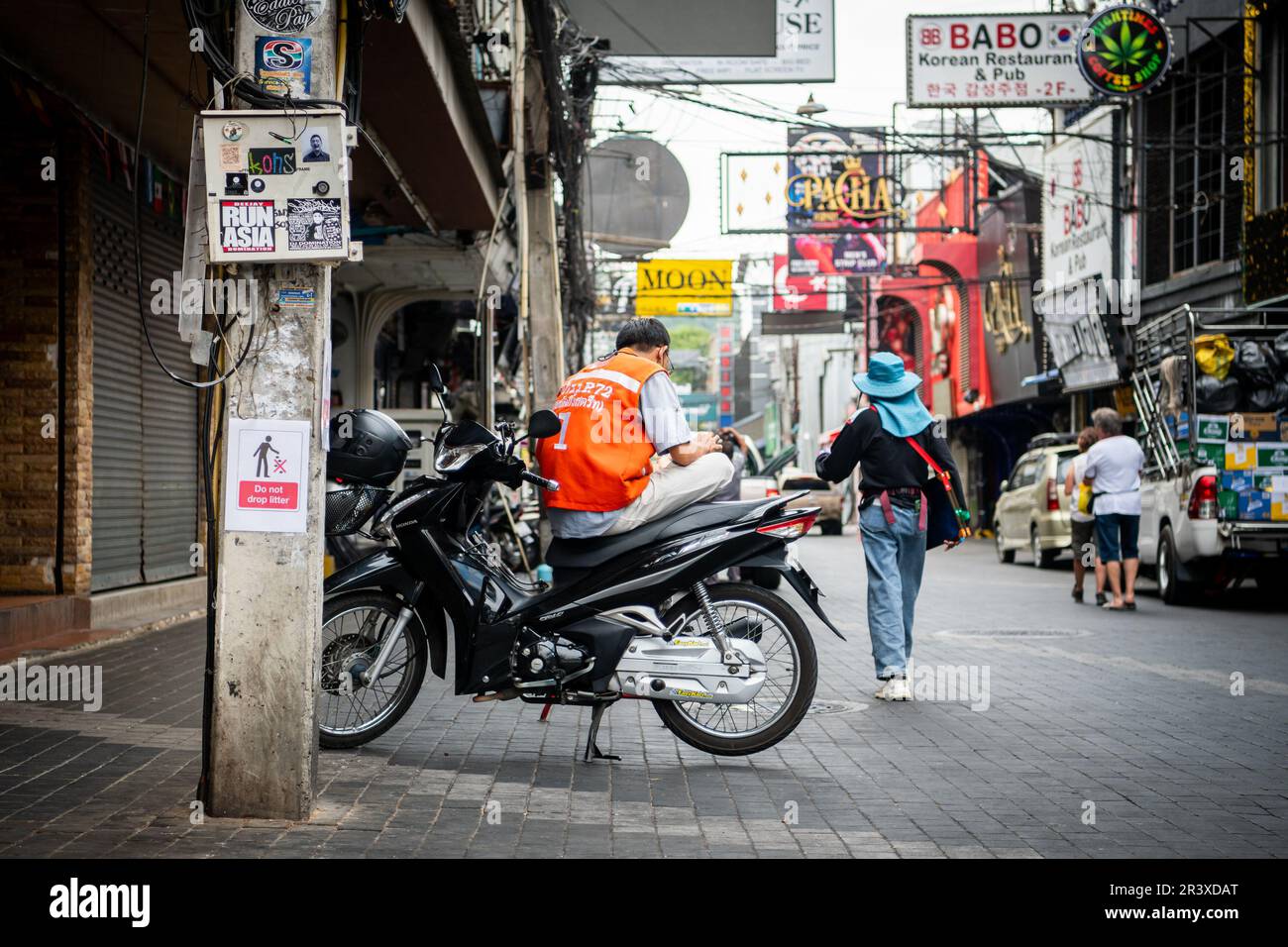 Walking street nightclub pattaya hi-res stock photography and images ...