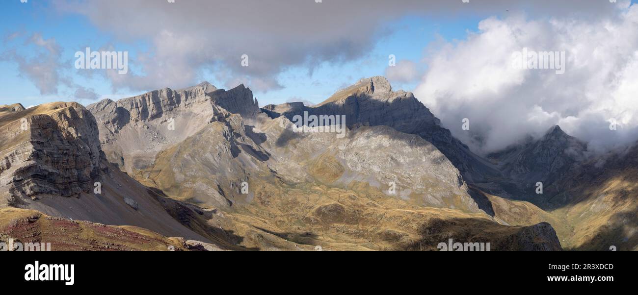 Petraficha and Quimboa Alto, Valley of Hecho, western valleys, Pyrenean ...