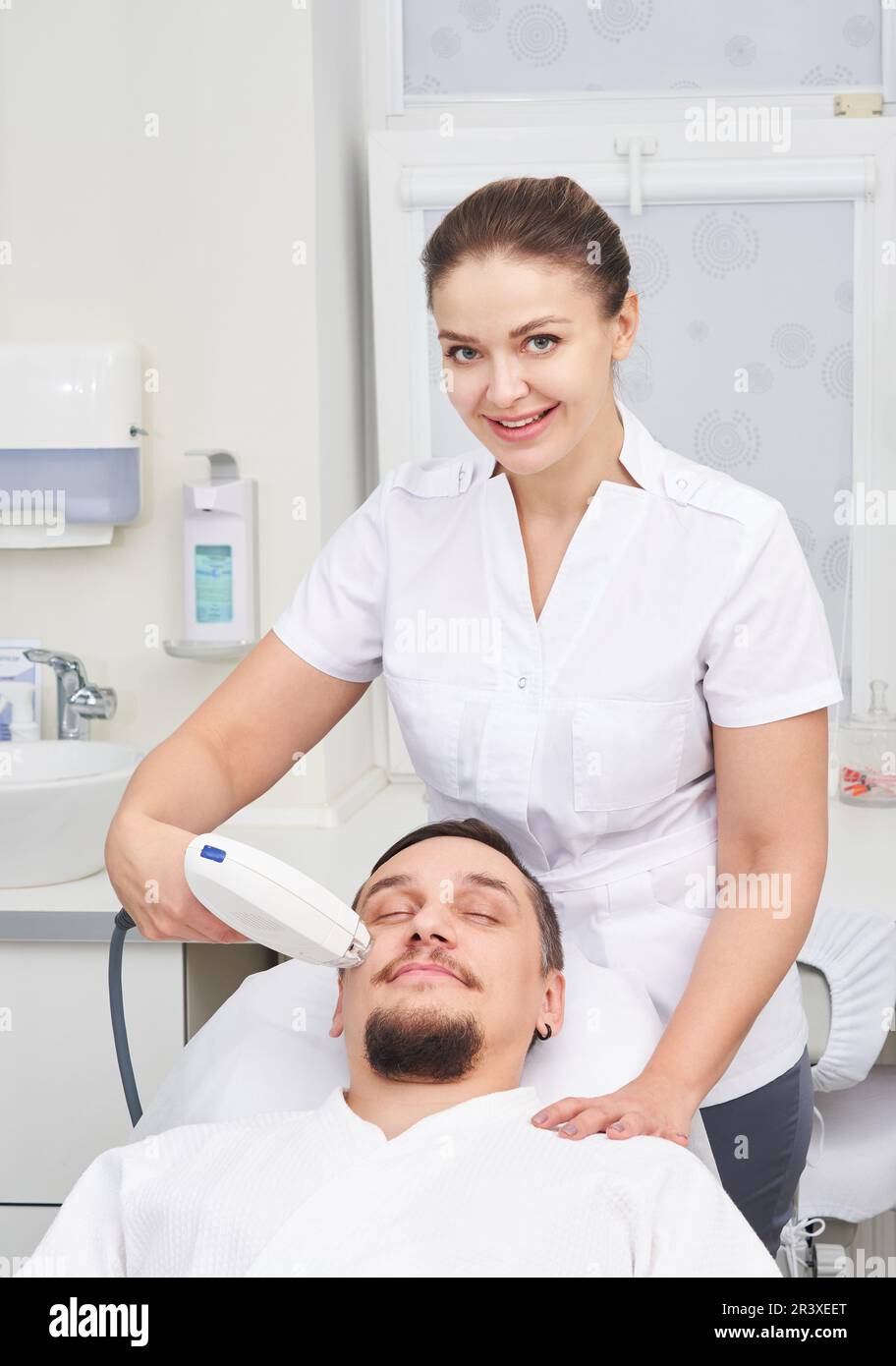 Beauty treatment laser hi-res stock photography and images - Alamy