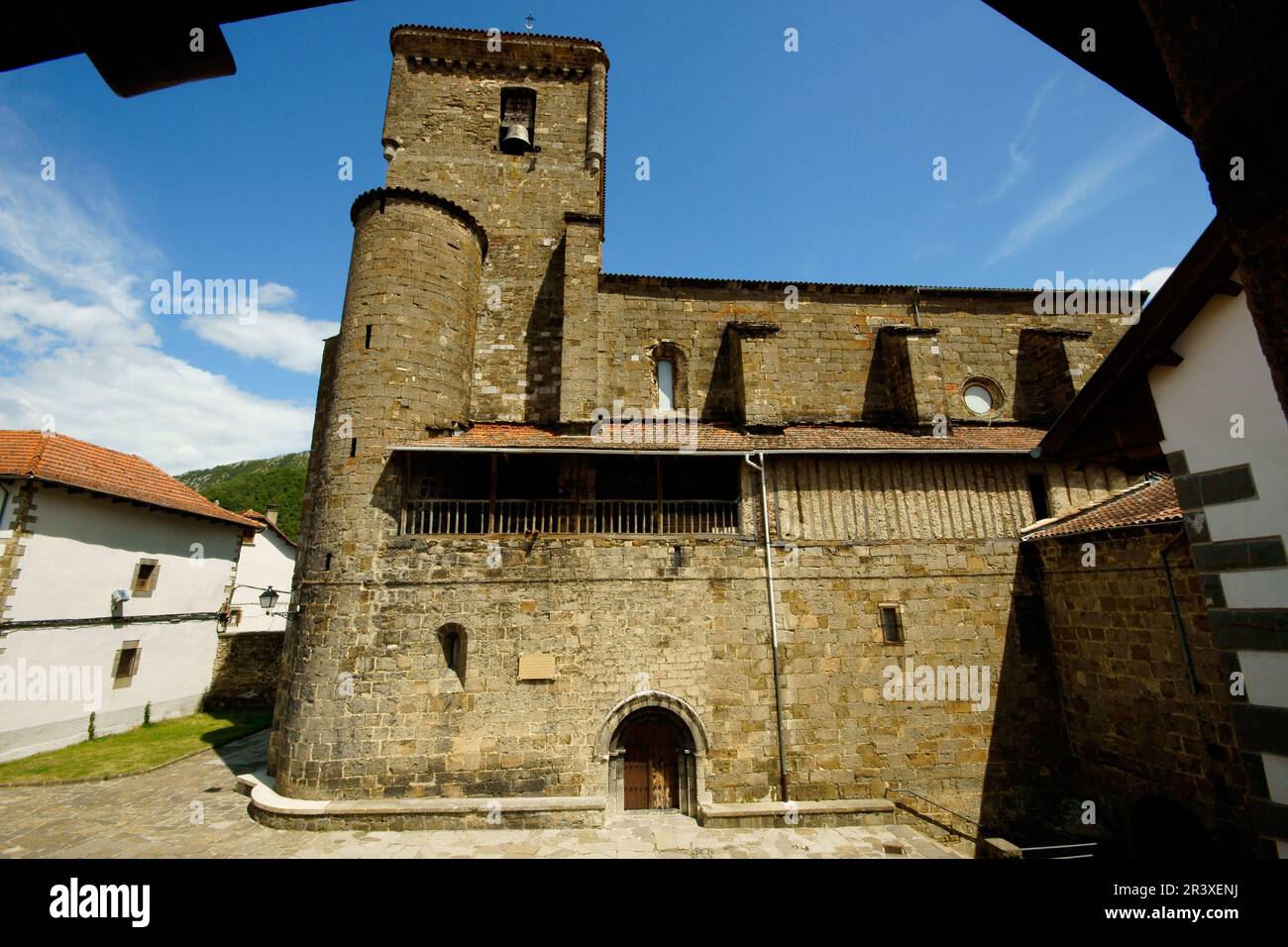 Iglesia-fortaleza de San Ciprian(s.XV).Isaba.Valle del Roncal. Gran ...