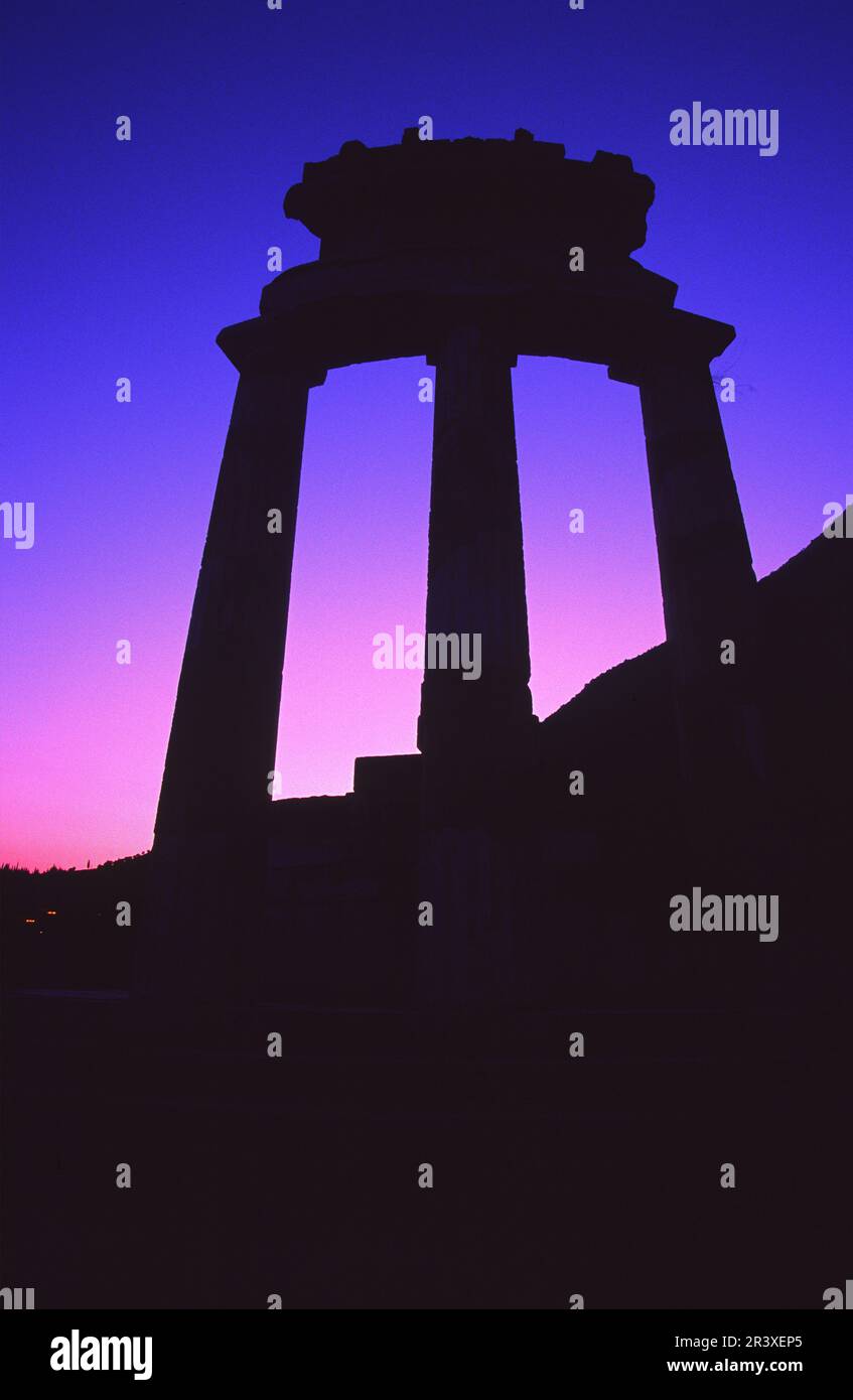 Santuario de Apolo en las laderas del monte Parnaso. Delfos. Sterea ...