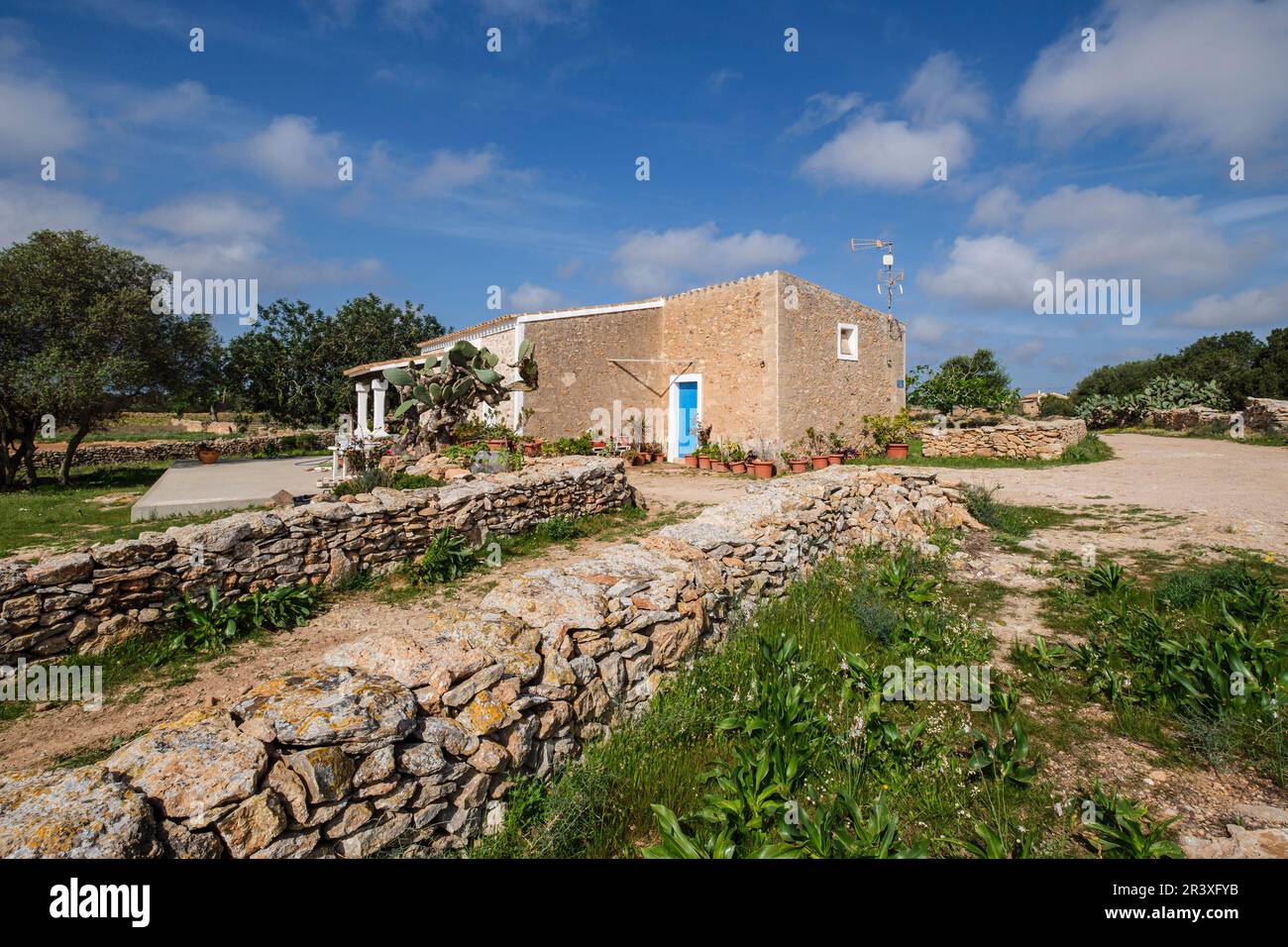 Traditional walls hi-res stock photography and images - Alamy