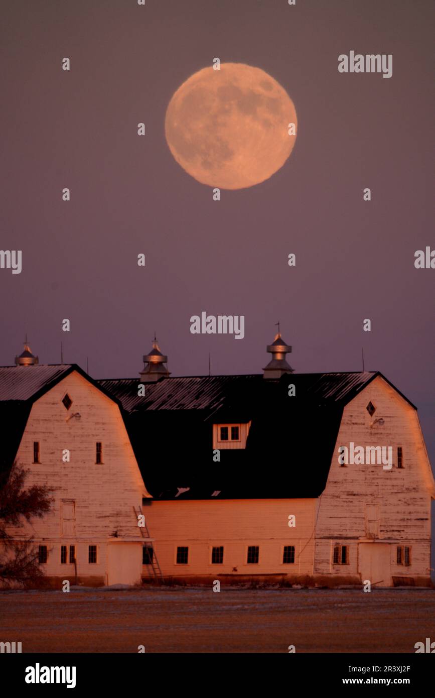 Full moon scenic hi-res stock photography and images - Alamy