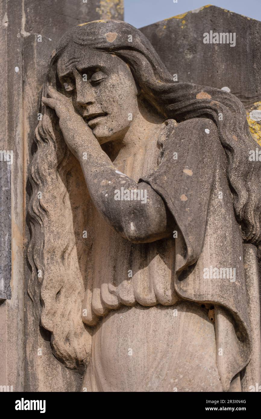 Woman crying grave hi-res stock photography and images - Alamy