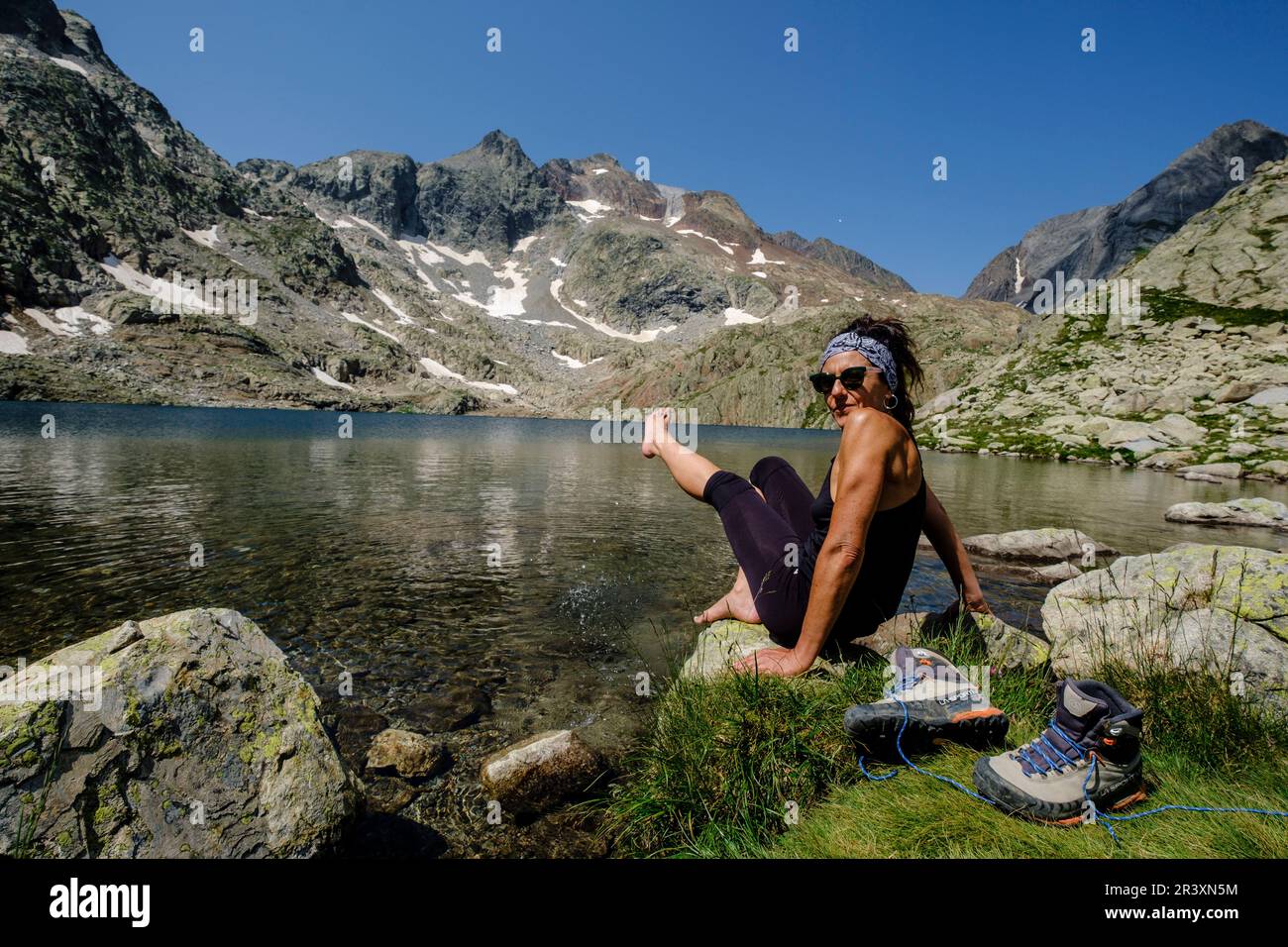 Ibones azules and bachimana alto route hi-res stock photography and ...
