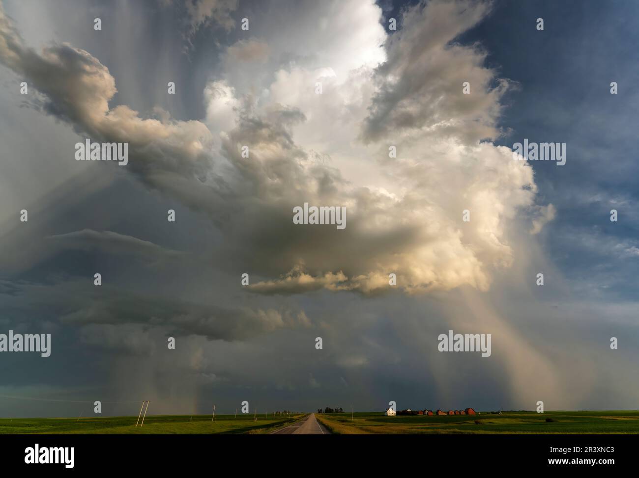 Supercell storm dark clouds hi-res stock photography and images - Alamy