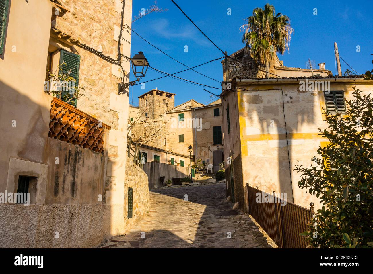 Plaça des Triquet. Torre den Tem Alemany, siglo XVI, Estellencs ...
