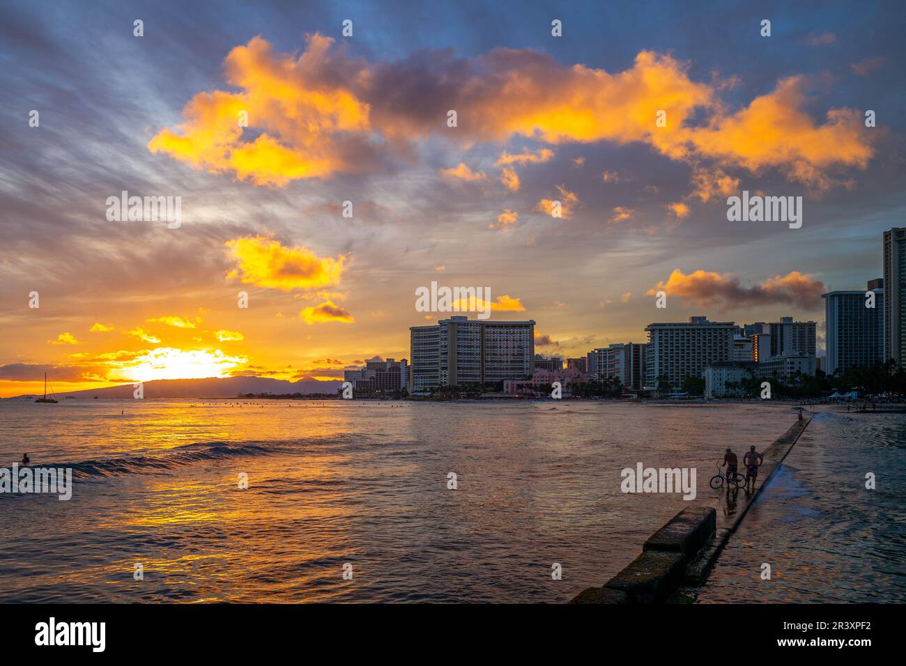 Waikiki beach ocean hi-res stock photography and images - Alamy